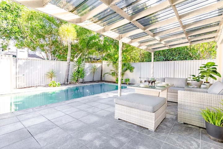 Your Perfect Getaway! Chic House With Private Pool - Broadbeach