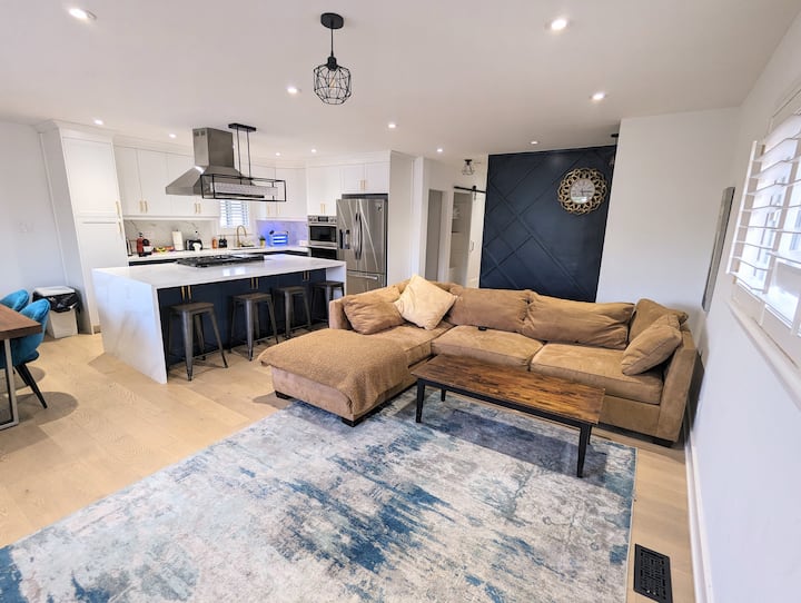 Spacious 4 Bedroom Modern Quiet Home By Airport - Toronto