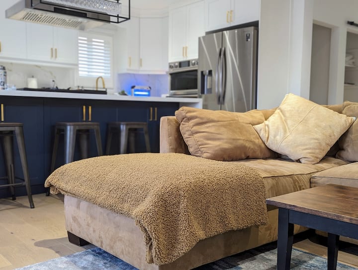 Spacious 4 Bedroom Modern Quiet Home By Airport - Toronto