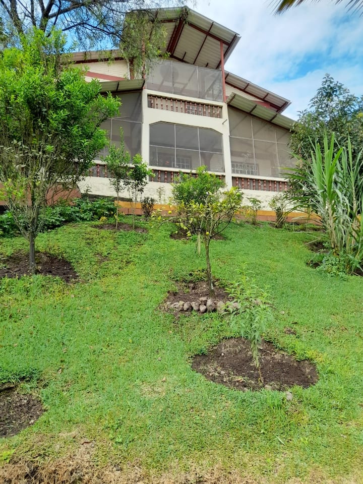 Tranquil Mountain Getaway - Santa Isabel