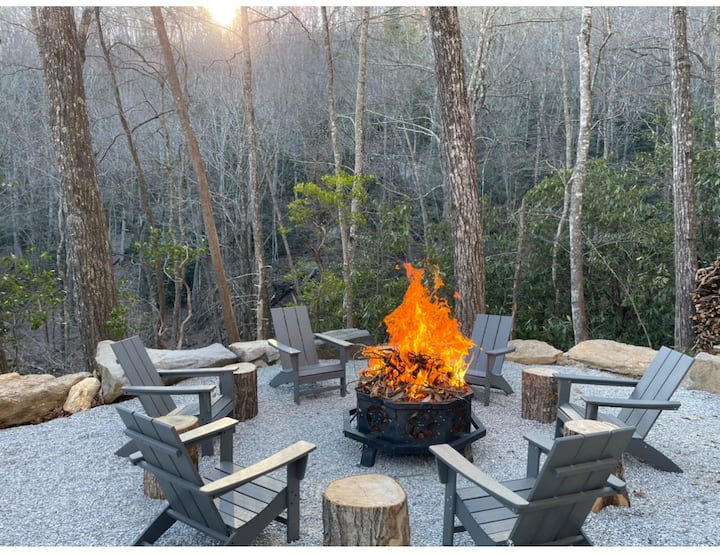 3-level Mountain Family Retreat+fire Pit+sleeps 12 - Cashiers, NC