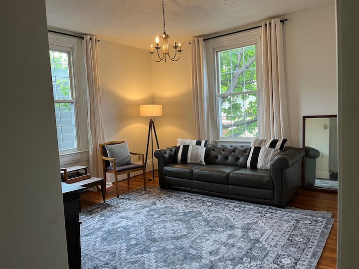 Spacious Apartment. Short Walk To Downtown - Staunton, VA