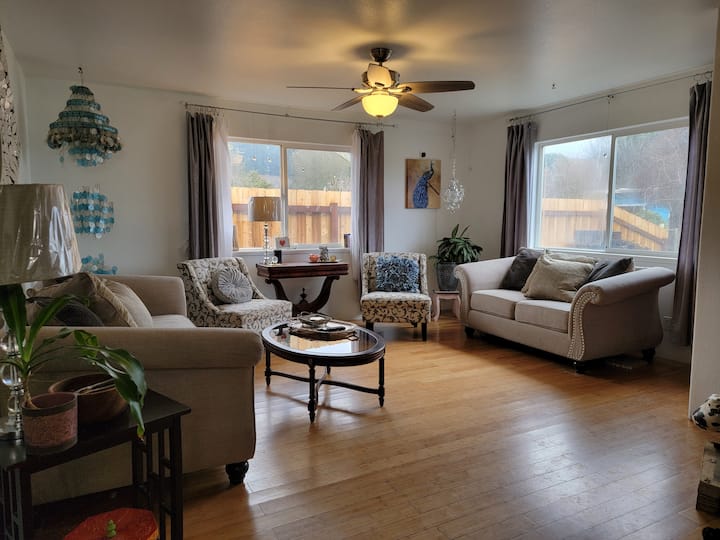 Hot Tub Cottage By The Sea - Crescent City, CA