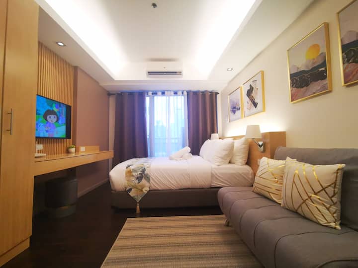 Luxury Poblacion Makati Unit: Balcony+wifi+netflix - Manila