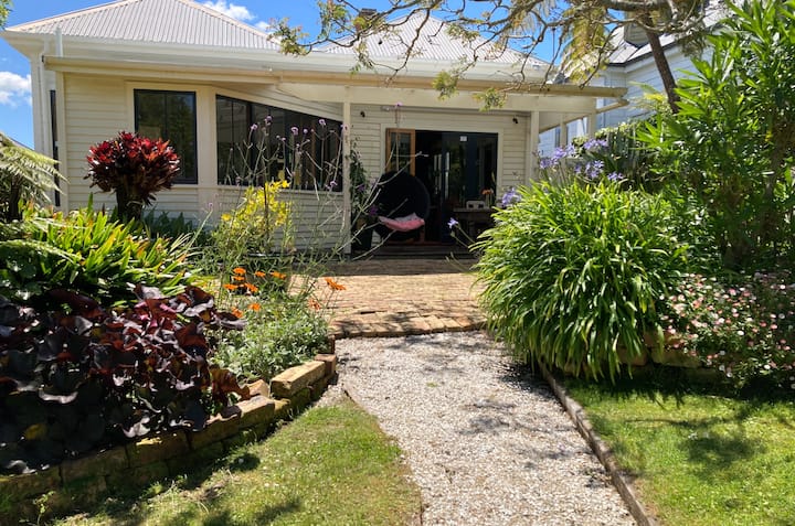 Classic 2-bed Villa In Grey Lynn - Auckland