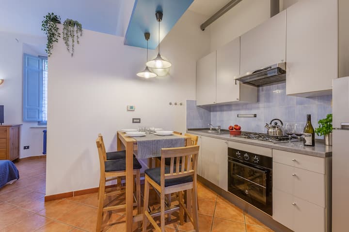 Ferrara Station Essential Apartment W/parking - Ferrara