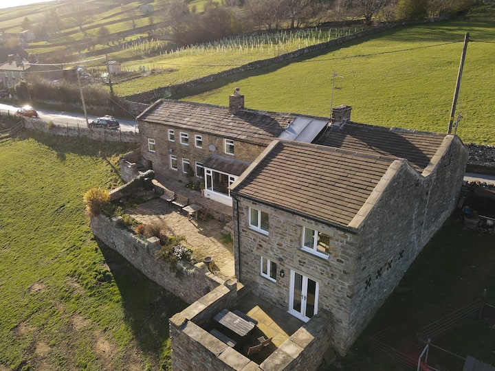 Cottage With Outstanding Views, Recently Renovated - Askrigg