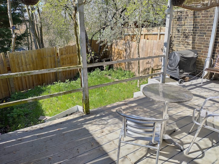 Comfortable 3 Bedroom House With Free Parking - Greenwich