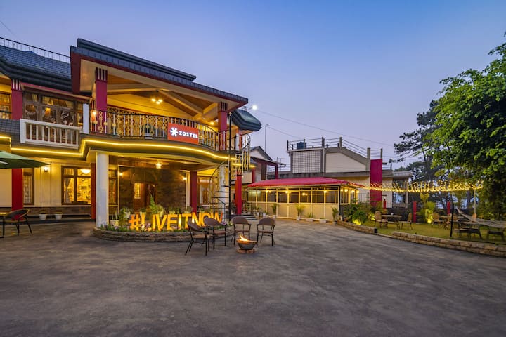 Zostel Shillong | Deluxe Suite With Balcony - Shillong