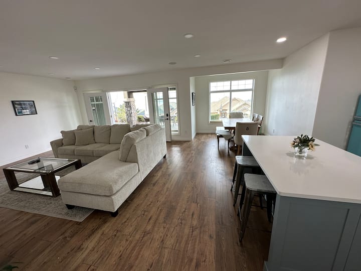 Private Lake View Suite (Legally Registered) - Kelowna