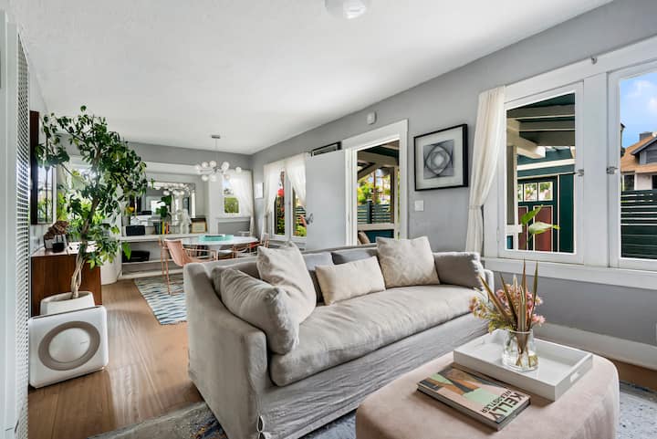 Bougainvillea Bungalow: Peaceful Venice Retreat - Santa Monica, CA