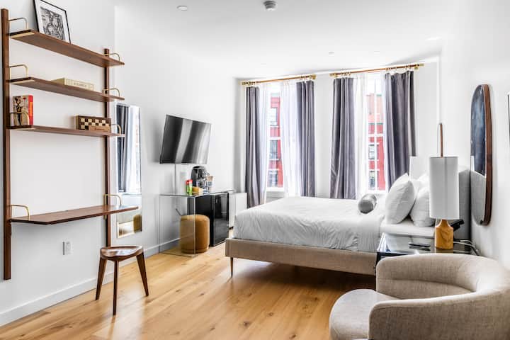 King Bed | Historic Hotel | Fast Wi-fi| Dtwn - Bangor, ME