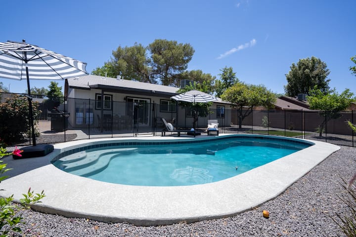 Unwind In Style: Home + Heated Pool For Families - Mesa, AZ