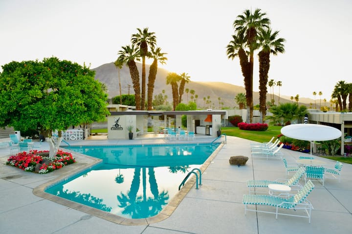 Historic Mid-century Villa Walk To El Paseo + Pool - Palm Desert, CA