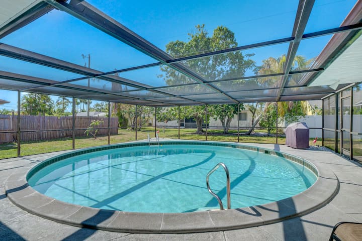 Spacious 3 Br Home W/heated Pool At No Xtra Charge - Cape Coral, FL