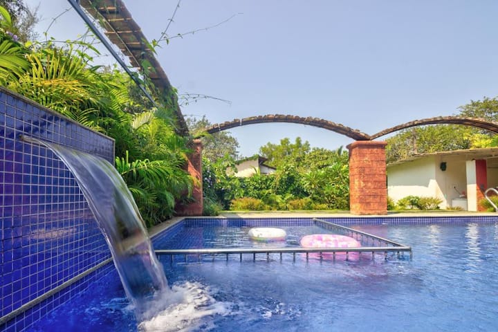 3bhk Pool Villa Withjacuzzi -5 Mins Anjuna Beach ! - Anjuna