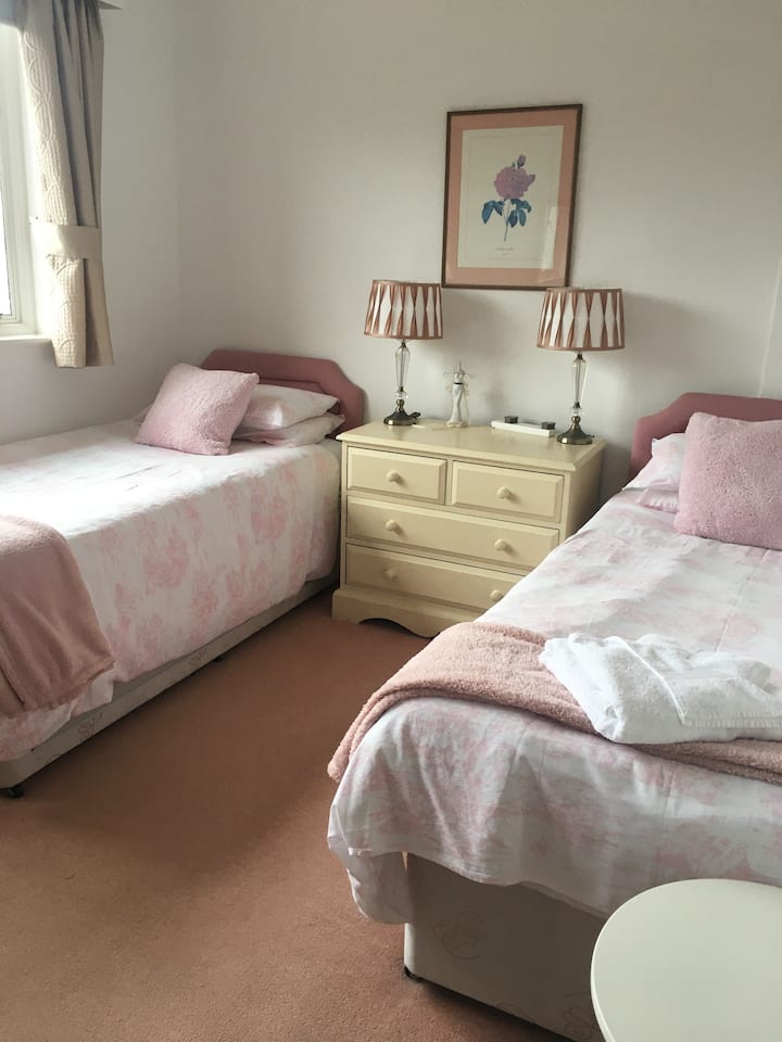 Twin Room In Scenic Location With Great Views - Loch Ness
