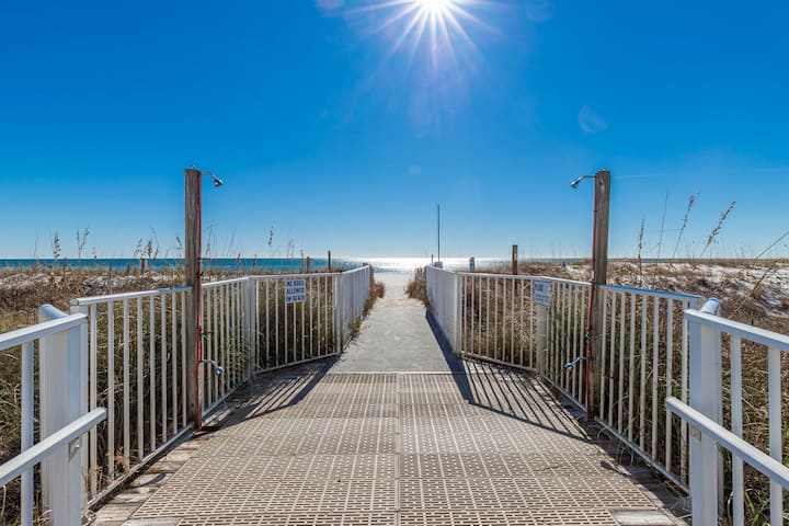 Sugar Beach Studio 208 Condo - Beachfront Property - Alabama