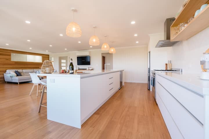 Beach House On Westwood - Bridport