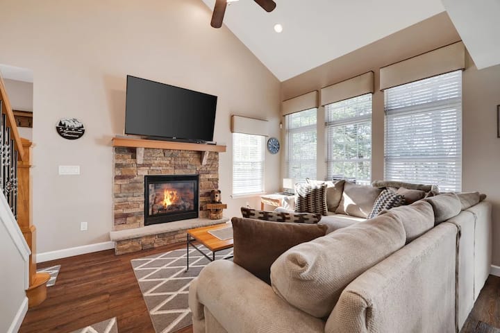 Group Getaway In The Heart Of The Poconos - Lake Harmony, PA