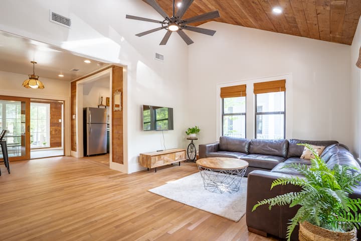 Garden Bungalow - Austin, TX