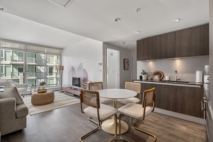 Central | New | Professional | Restaurants Close - Calgary