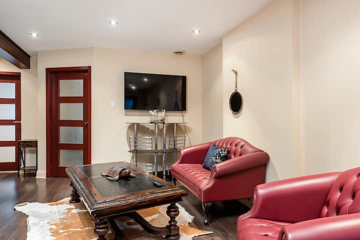 House With Chic, Nice Area, Everything Is New - Dorval
