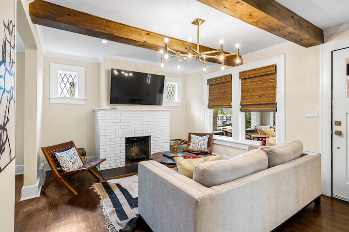 Modern Buckhead Home, Pet Friendly, Large Deck - Buckhead, GA