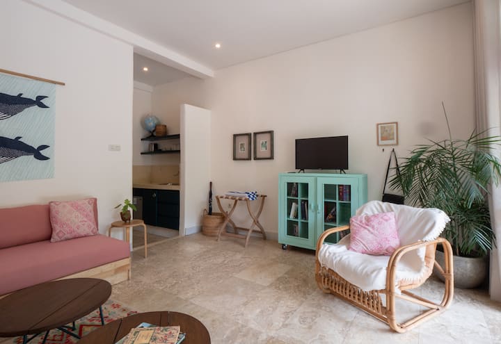 Kresna By The Sea Apartment One - Seminyak