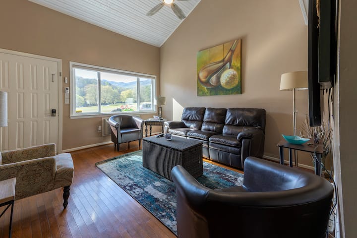 Lake View Retreat | Rumbling Bald Resort Amenities - Lake Lure, NC