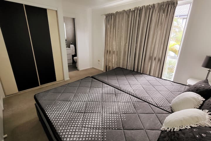 Cooly House Master Bedroom - Coolangatta