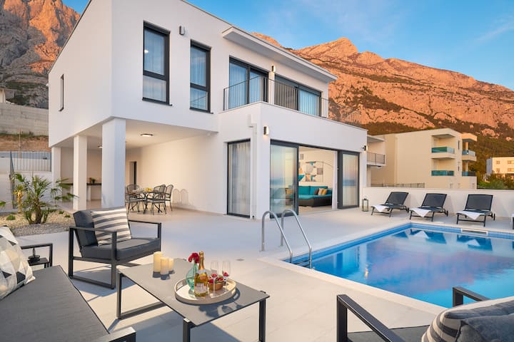 Exquisite Villa Maxima - Baška Voda