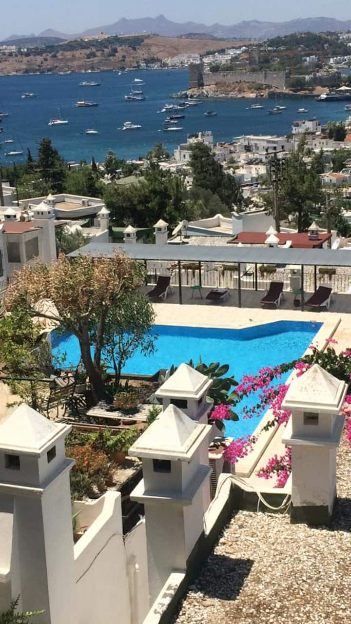 Kale Manzaralı Site Içinde Havuzlu Lüks Villa - Bodrum