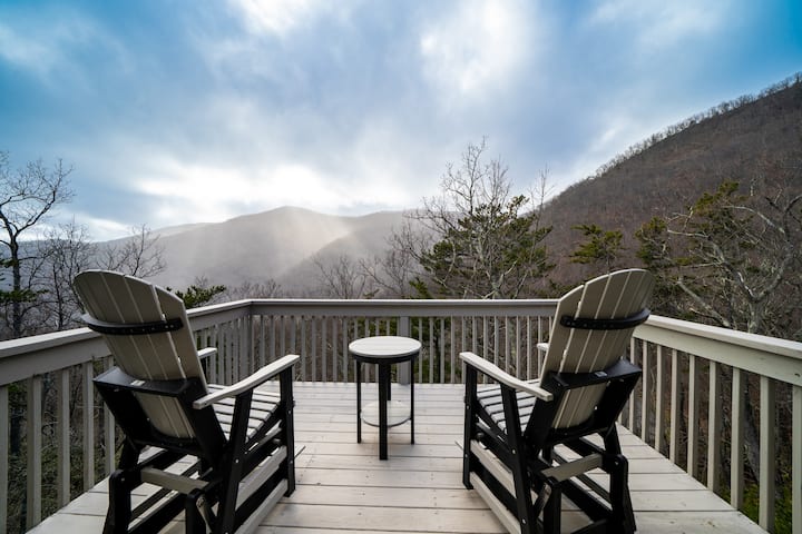 Honeybear Lodge - Hot Tub, Fireplace & Ev Charger! - Black Mountain, NC