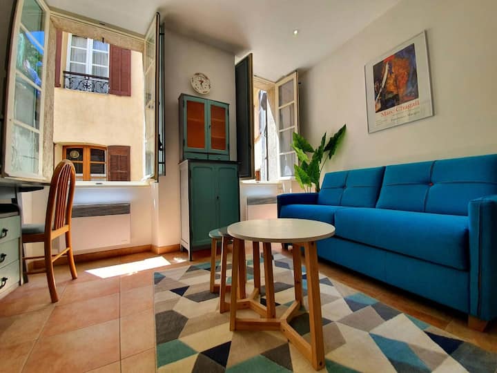 Spacious One Bedroom In Old Town - Plage des pêcheurs - Antibes