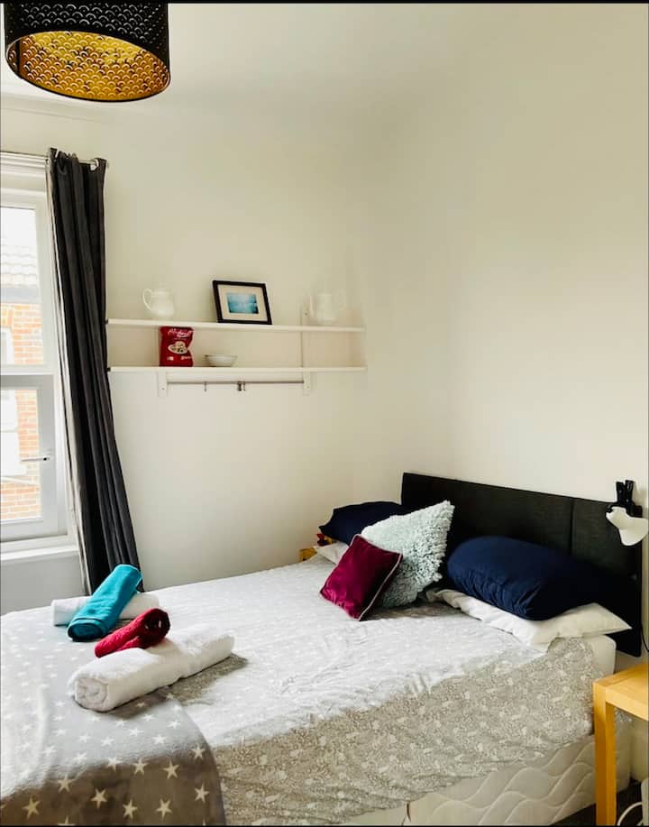 Very Easy 4 Victorious*40%off Cancellation*parking - Portsmouth