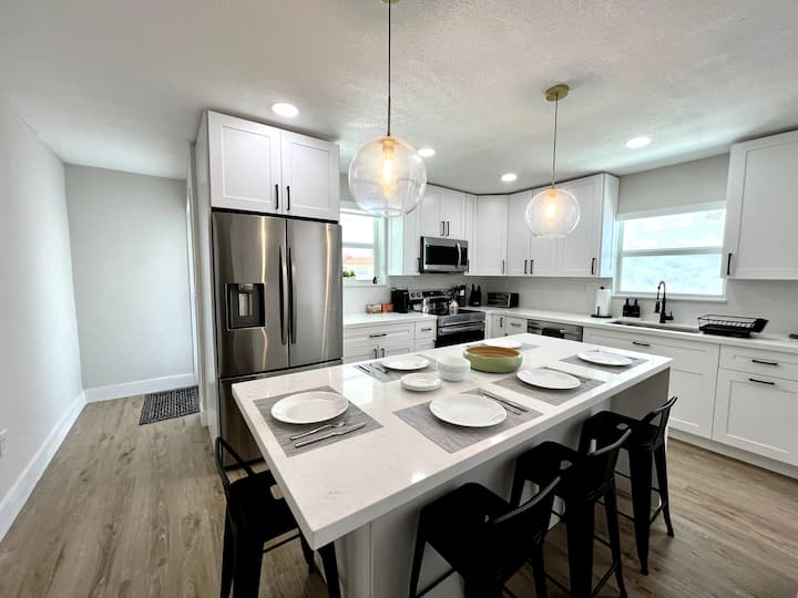 Casa Encanto-close To Everything! Private Parking - Miami
