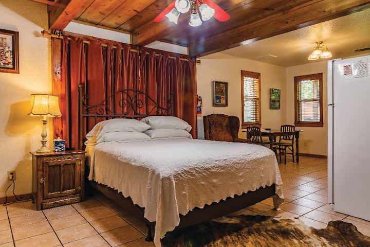 Luckenbach @ Gruene Cottages - New Braunfels, TX