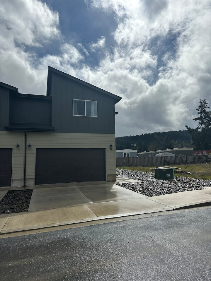 Brand New Home In Sutherlin - Becker Vineyard, Roseburg