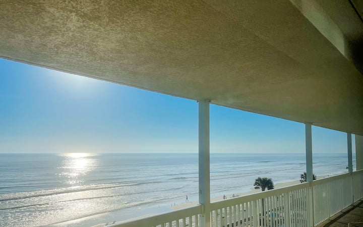 A Beautiful Direct Oceanfront With One King Sz Bed - Daytona Beach, FL