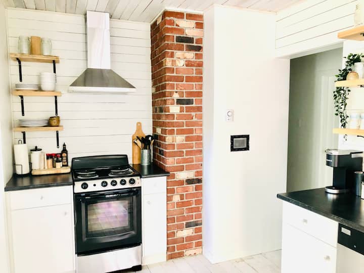 2 Bedroom House - Kelowna