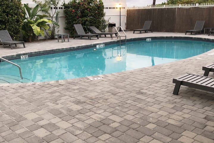 Beach Front!sofi Studio!private Pool!free Parking! - Miami Beach, FL