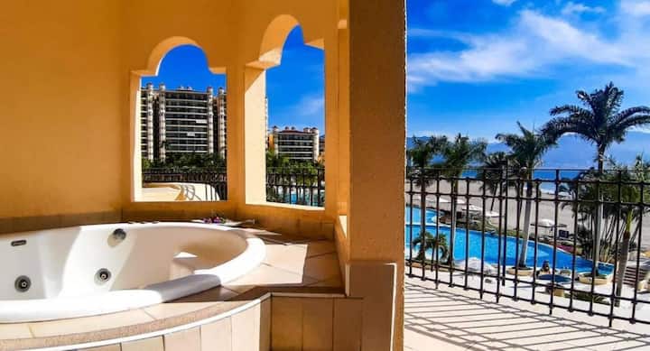 Real Beachfront Condo Marina Vallarta - Puerto Vallarta