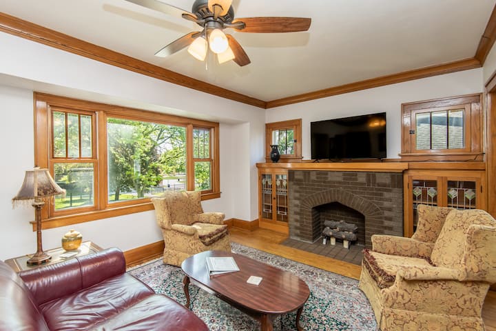 Milwaukee's Heights Retreat - Wauwatosa, WI