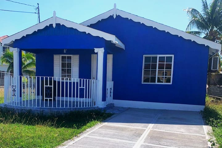 Blue House Bungalow - Montego Bay