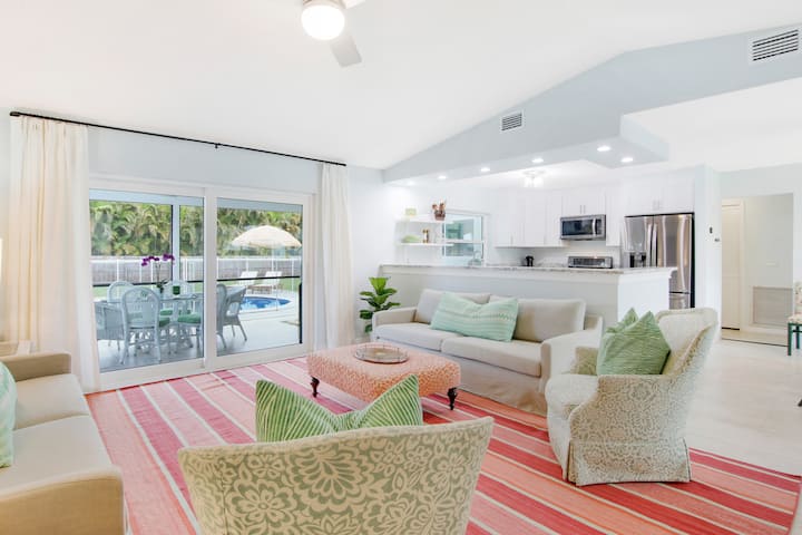 Updated Stuart Home, Big Yard, Heated Pool + Lanai - The Bahamas