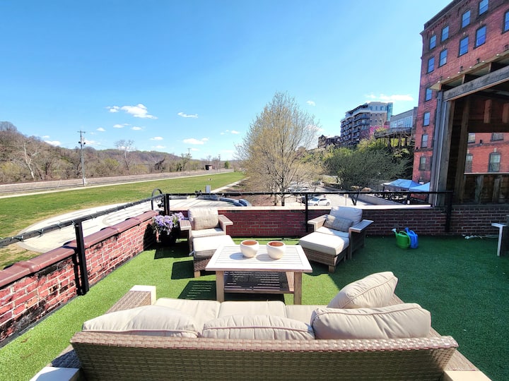 Modern 2 Br W/ Rooftop Deck And River Views - Lynchburg, VA