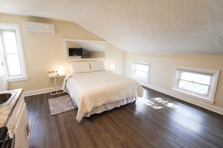 Chestnut Hill 3rd Fl Studio Apt #9 W/kitchen - Bucks County, PA