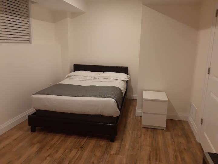 Room In Barrie 9 Mins Walk To Johnson's Beach - 巴里