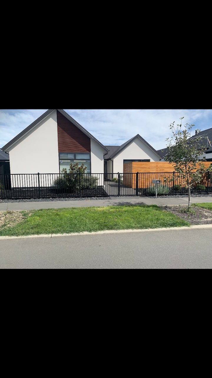 Modern House On A Great Location
Close To City - Christchurch